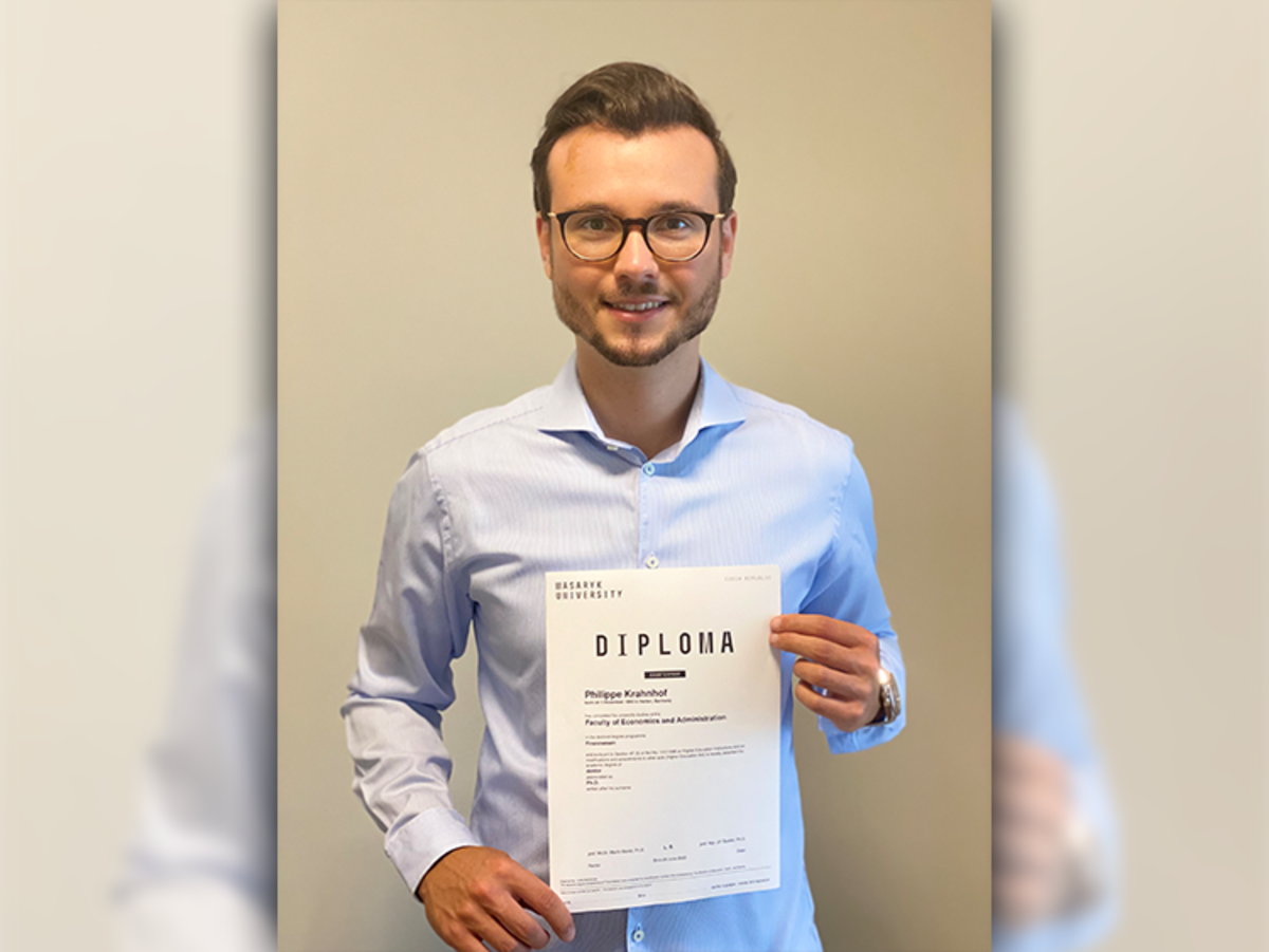 FOM Absolvent Philippe Krahnhof im Interview » August » 2022 » FOM Hochschule | Studium neben ...